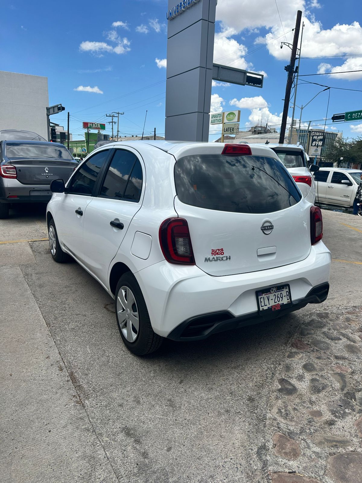 NISSAN MARCH - Autos CR3